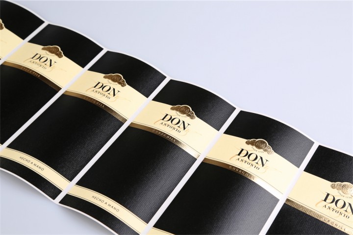 Self Adhesive Labels printed on Rolls | label.co.uk